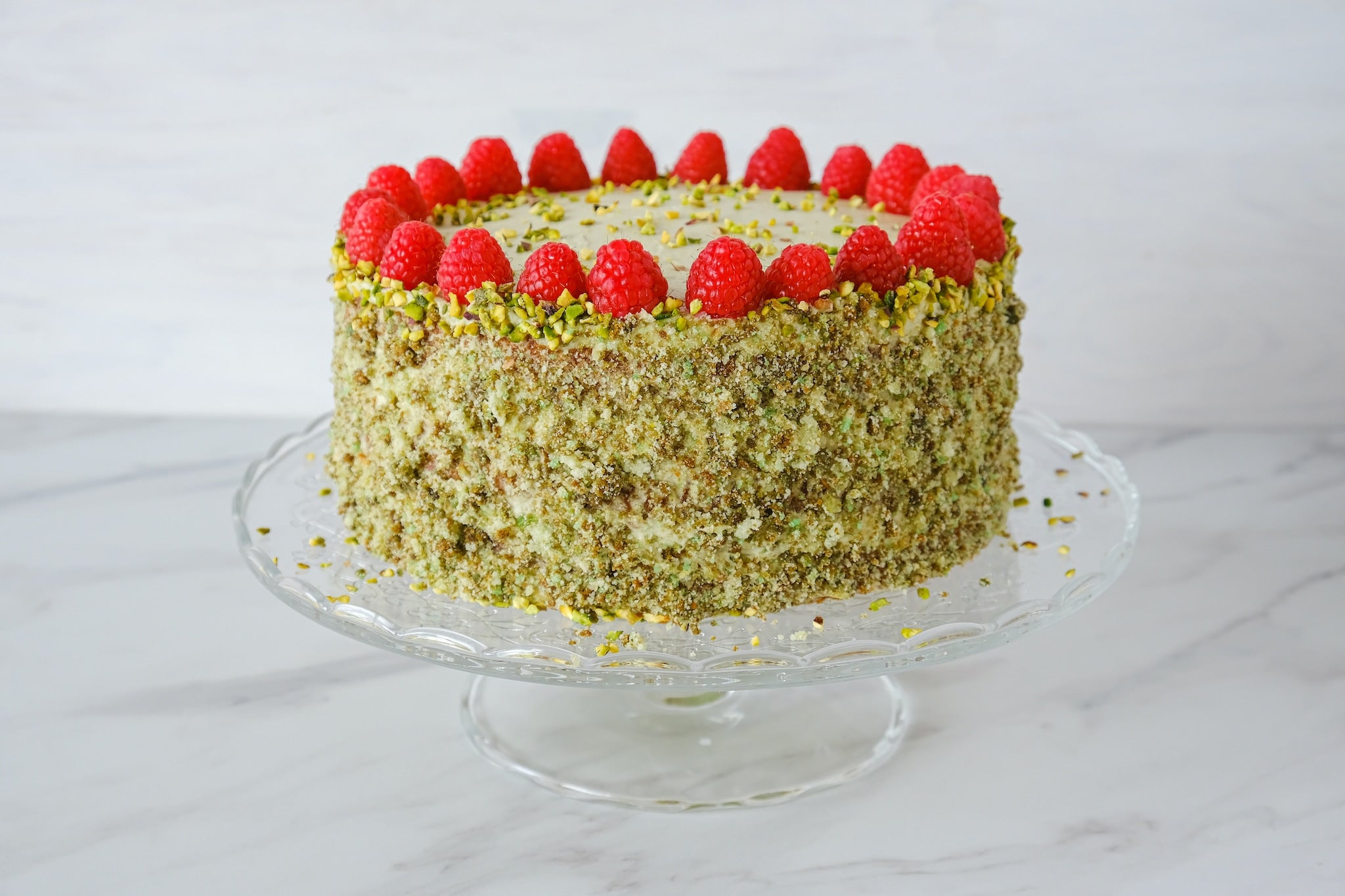 Pistáciový dort s malinami – Piaf House